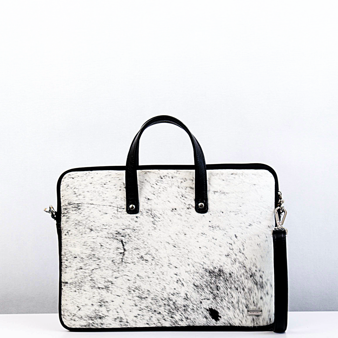 Mintaka Jona Nguni Black Leather Laptop Sleeve – Mintaka Bags